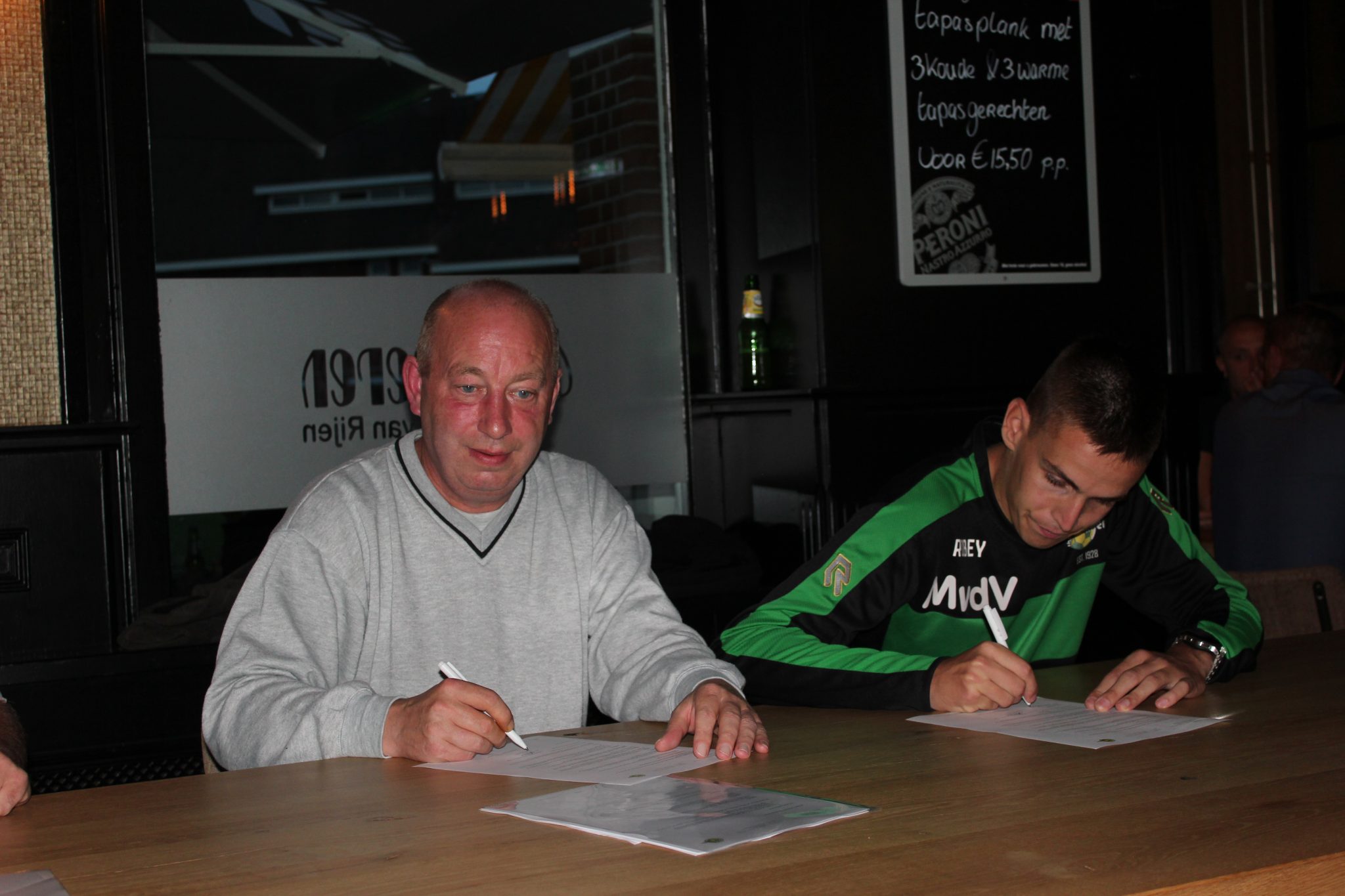 Contractnieuws en afscheid | v.v. Rijen